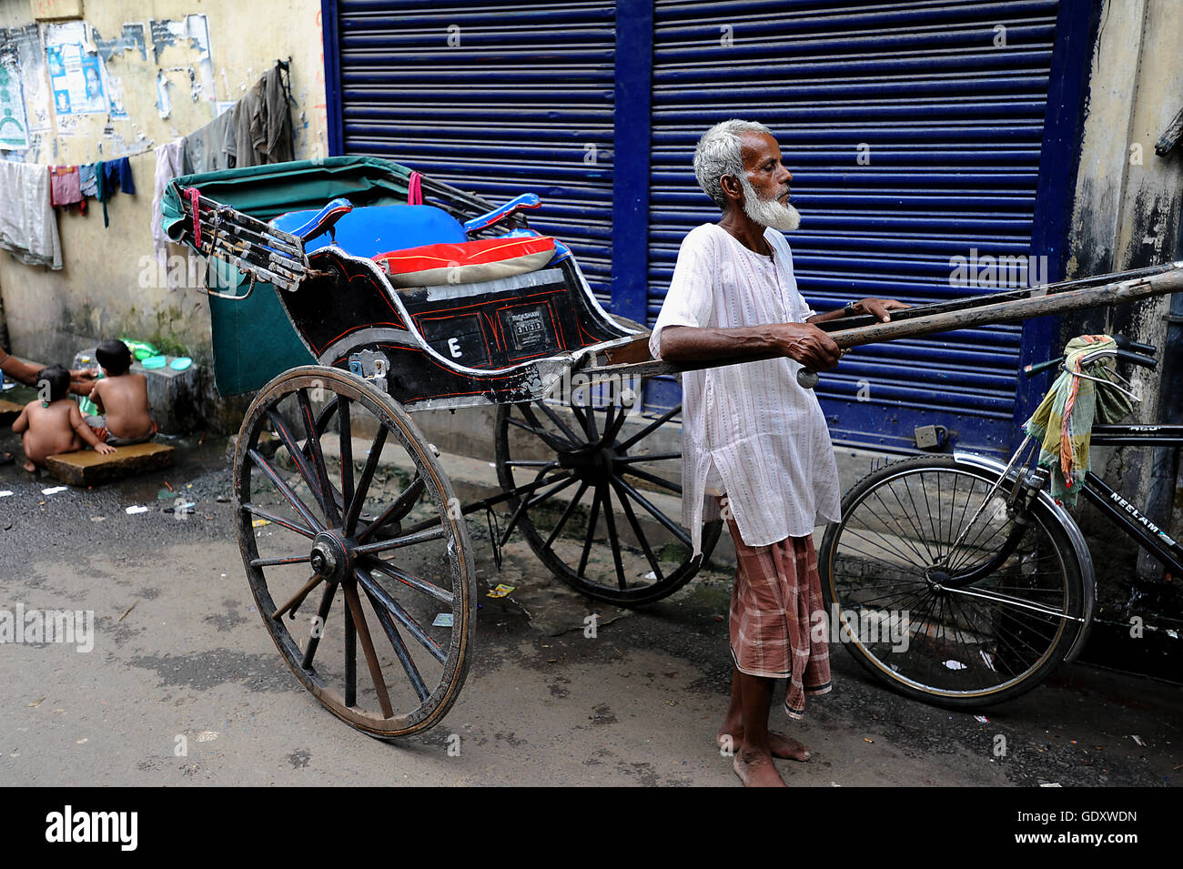 INDIA. Kolkata. 2011. Rickshaw puller Mohamed Stock Photo - Alamy