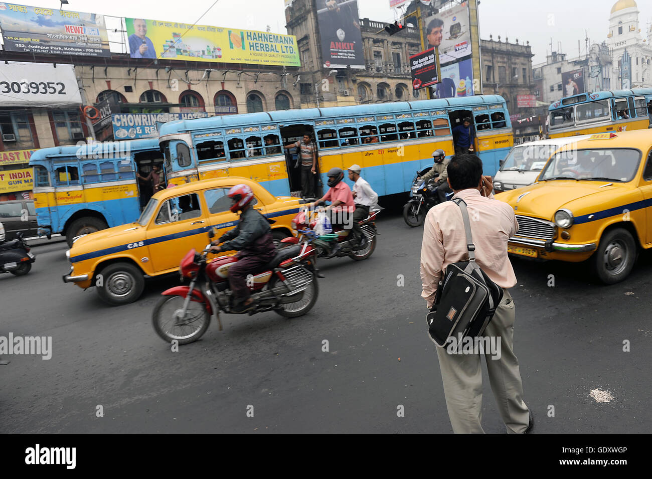 INDIA. Kolkata. 2011. Street scene Stock Photo - Alamy