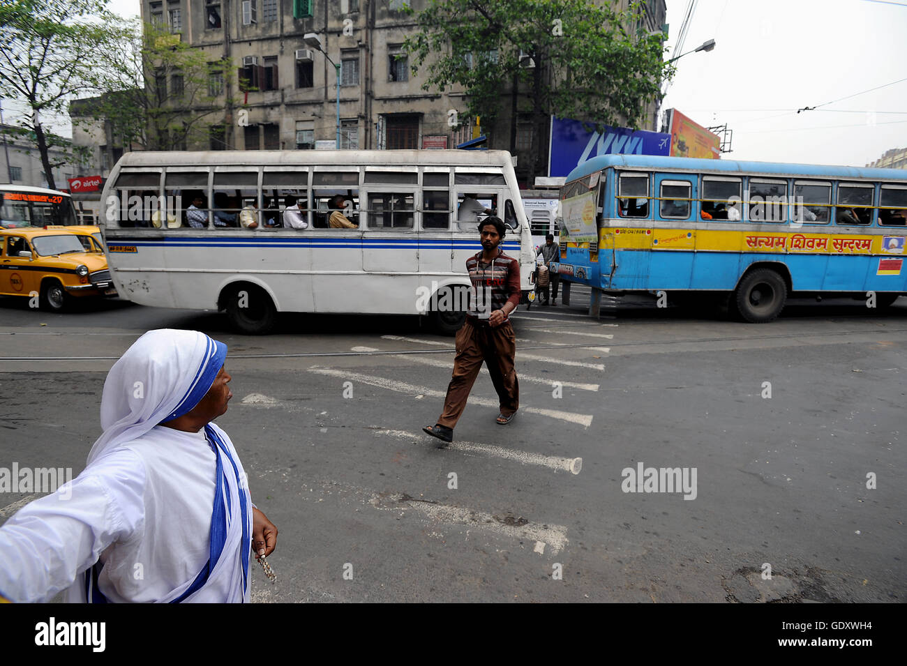INDIA. Kolkata. 2011. Street scene Stock Photo - Alamy