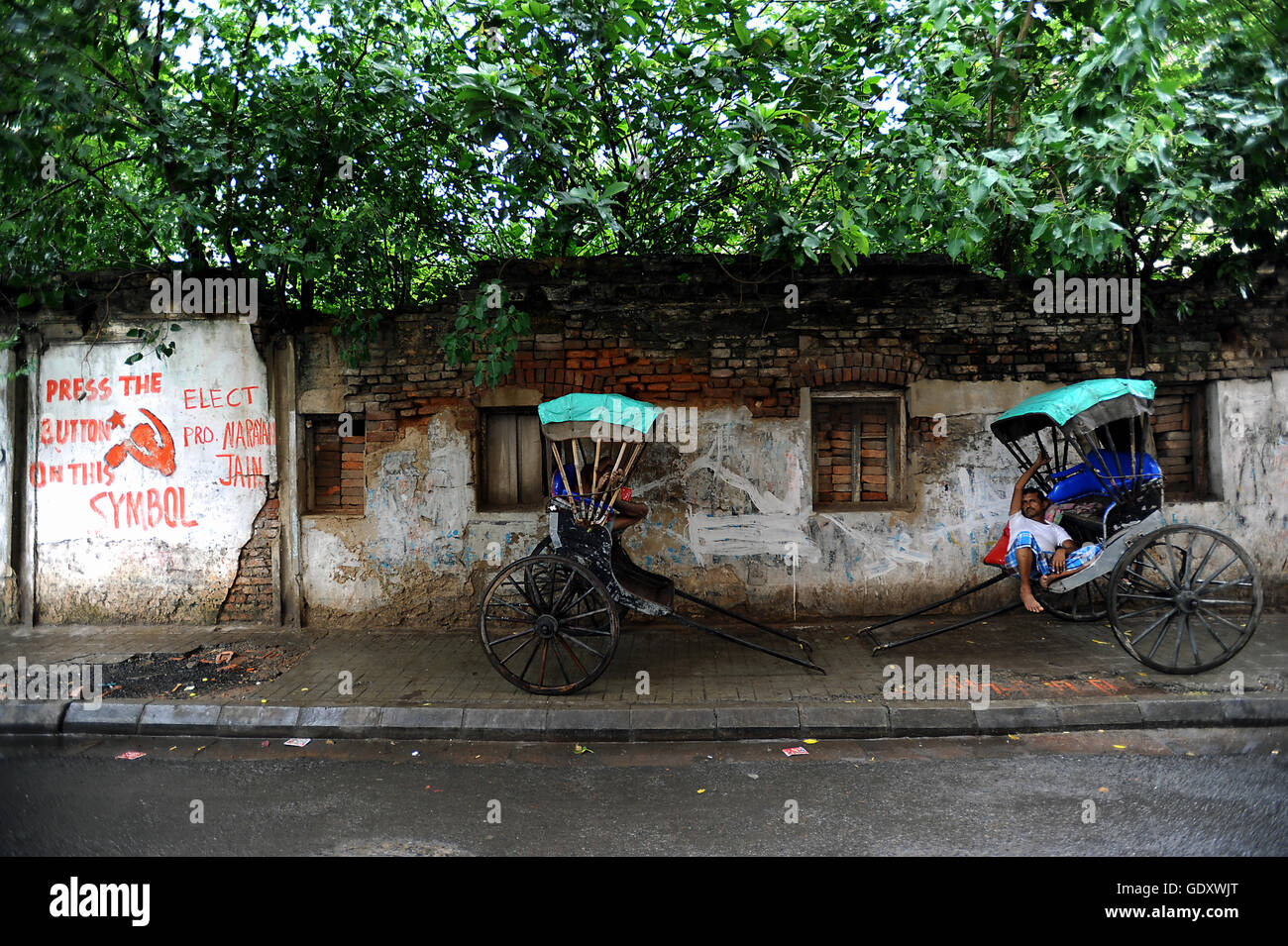 Hand pulled rickshaw pullers hi-res stock photography and images - Alamy