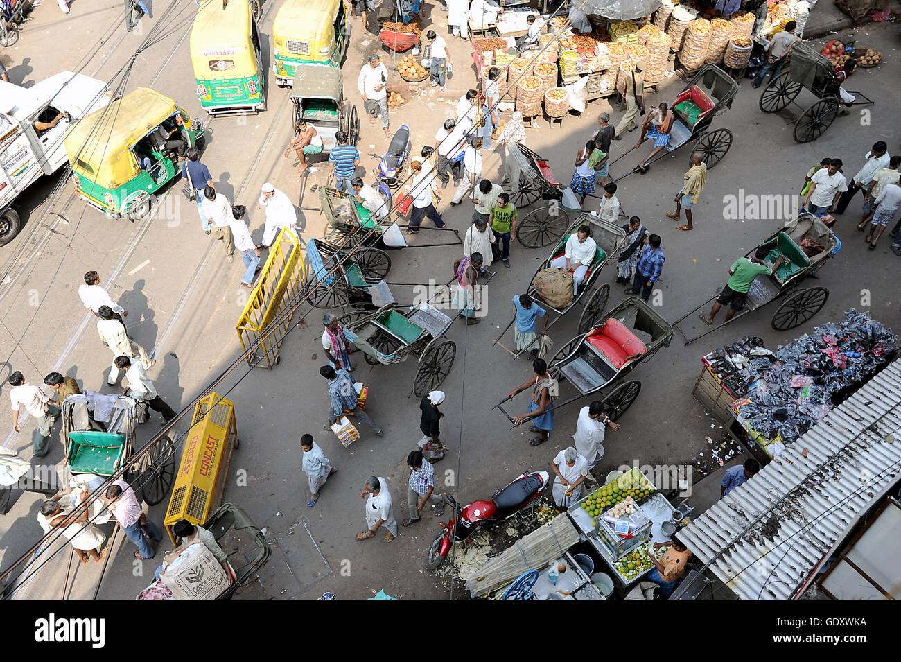INDIA. Kolkata. 2011. Street scene Stock Photo - Alamy