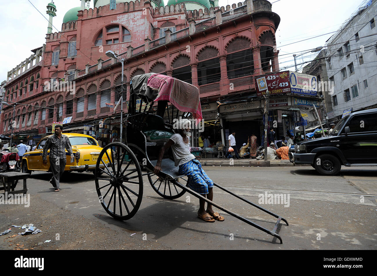 INDIA. Kolkata. 2011. Rickshaw puller in Kolkata Stock Photo - Alamy