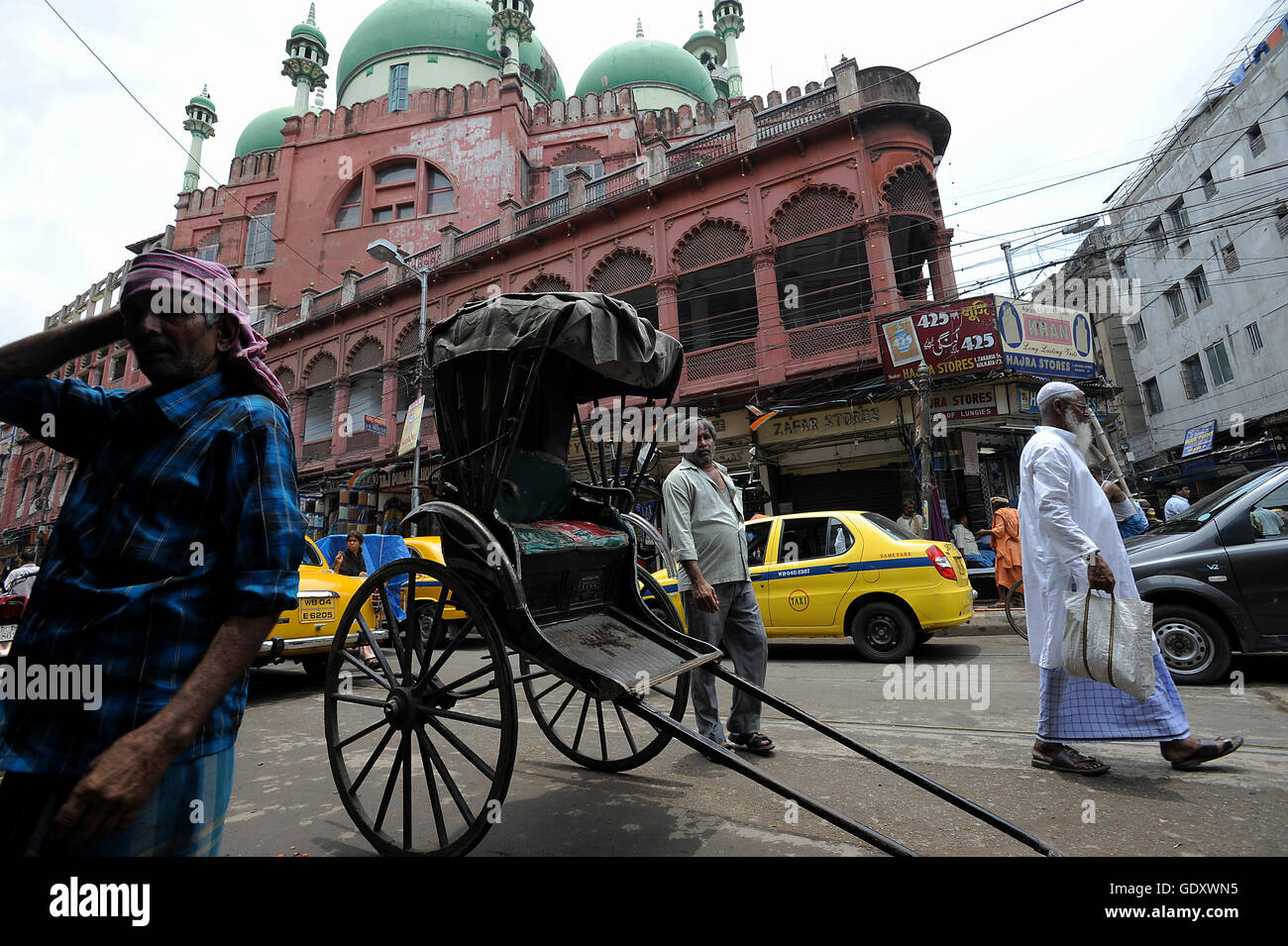 INDIA. Kolkata. 2011. Rickshaw puller in Kolkata Stock Photo - Alamy