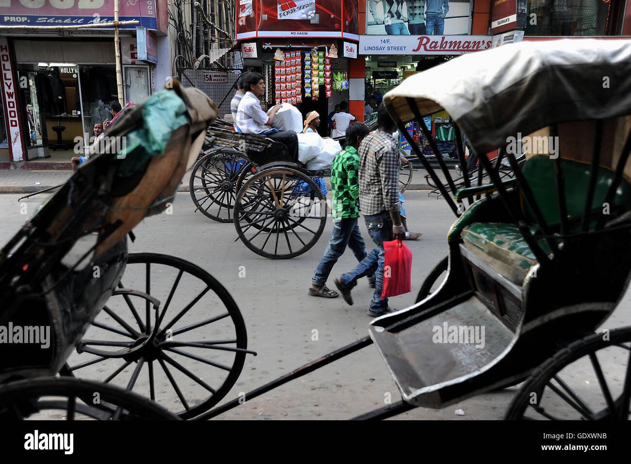INDIA. Kolkata. 2011. Street scene Stock Photo - Alamy