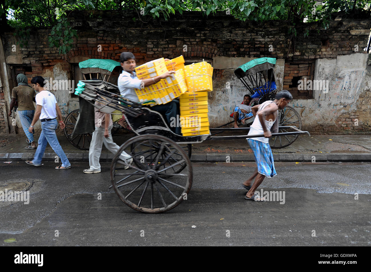 INDIA. Kolkata. 2011. Rickshaw puller in Kolkata Stock Photo - Alamy