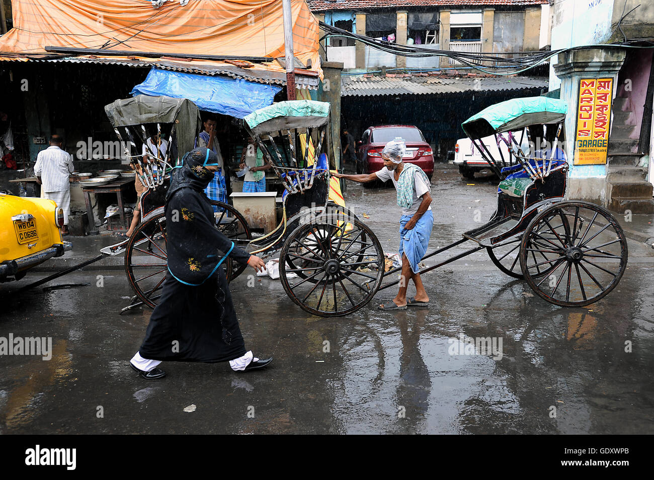 INDIA. Kolkata. 2011. Street scene Stock Photo - Alamy