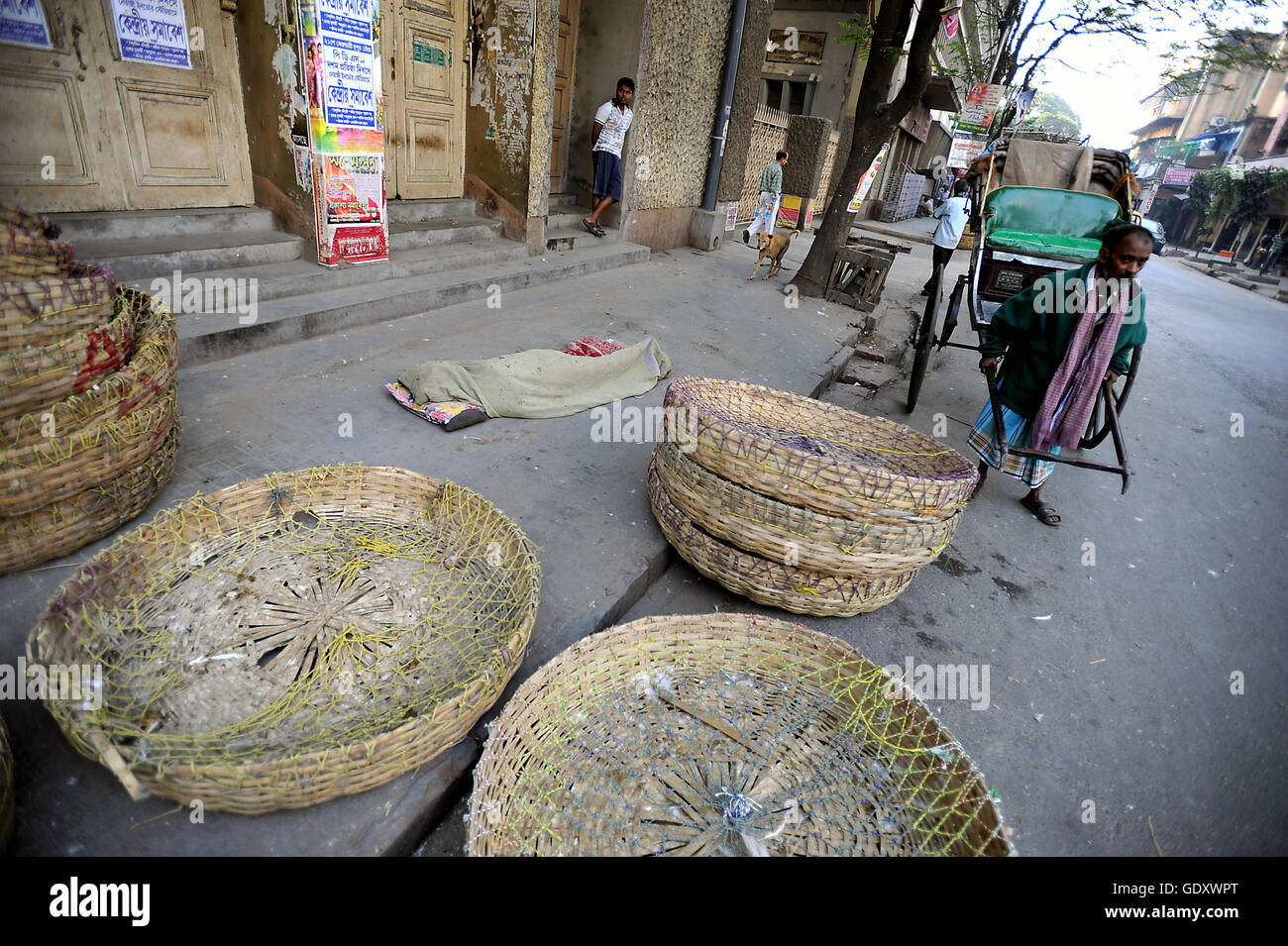 India chicken transport hi-res stock photography and images - Alamy