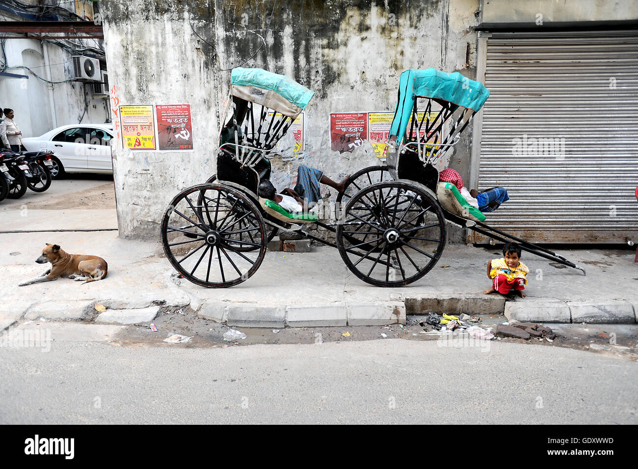 INDIA. Kolkata. 2011. Rickshaw pullers in Kolkata Stock Photo - Alamy