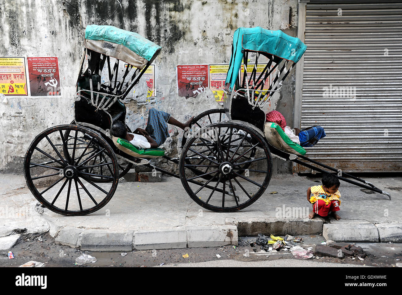 INDIA. Kolkata. 2011. Rickshaw pullers in Kolkata Stock Photo - Alamy