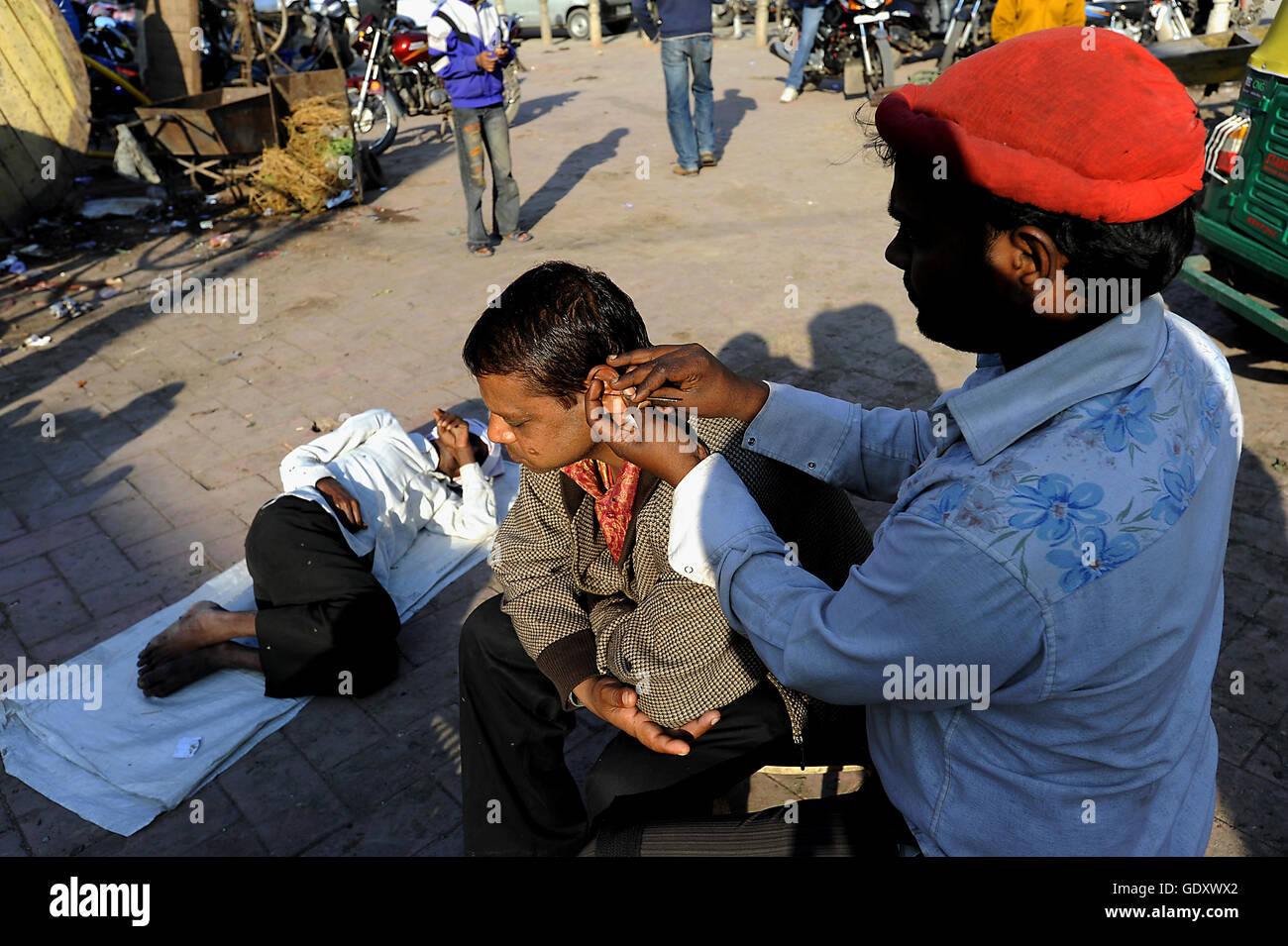 India ear cleaner hi-res stock photography and images - Alamy