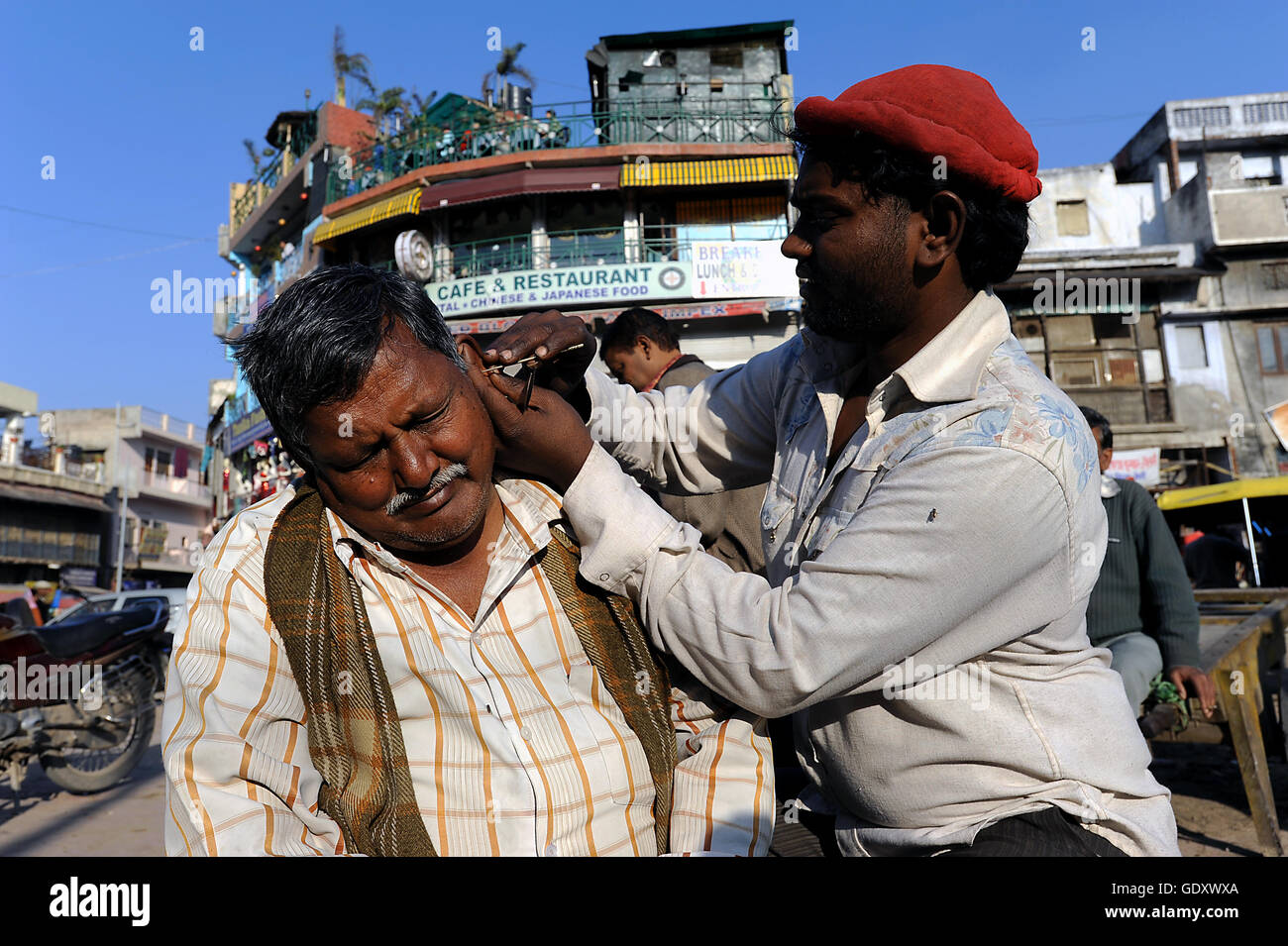 India ear cleaner hi-res stock photography and images - Alamy