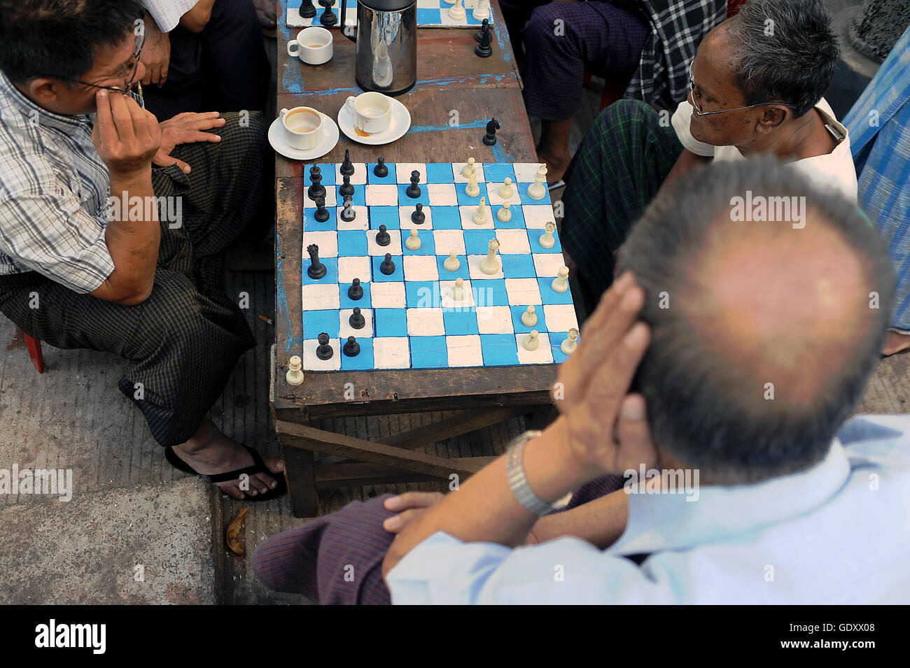 MYANMAR. Yangon. 2014. Street chess Stock Photo - Alamy