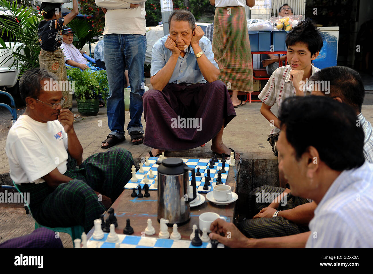 Burmese chess hi-res stock photography and images - Alamy