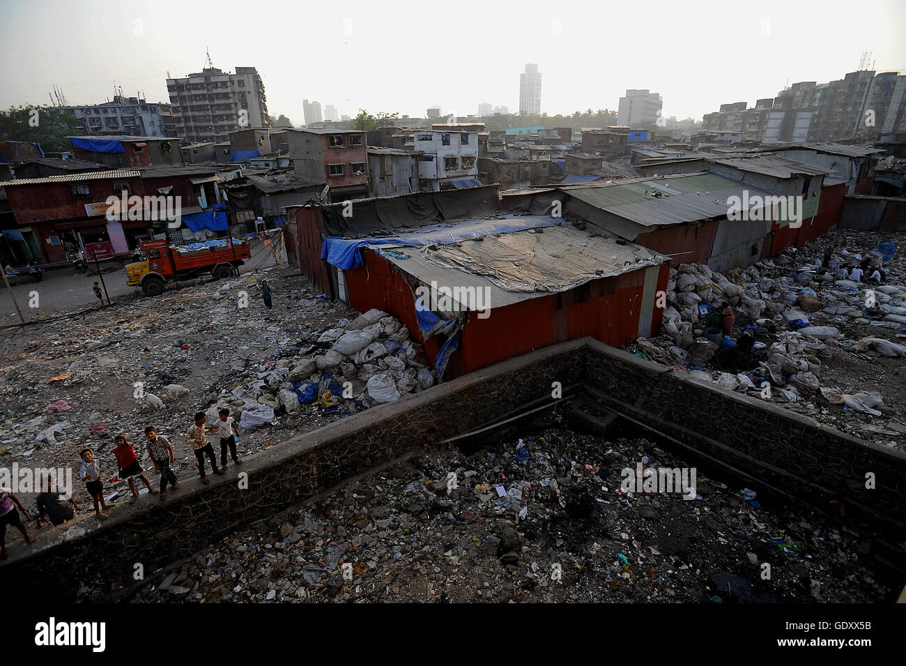 Mumbai slums aerial hi-res stock photography and images - Alamy