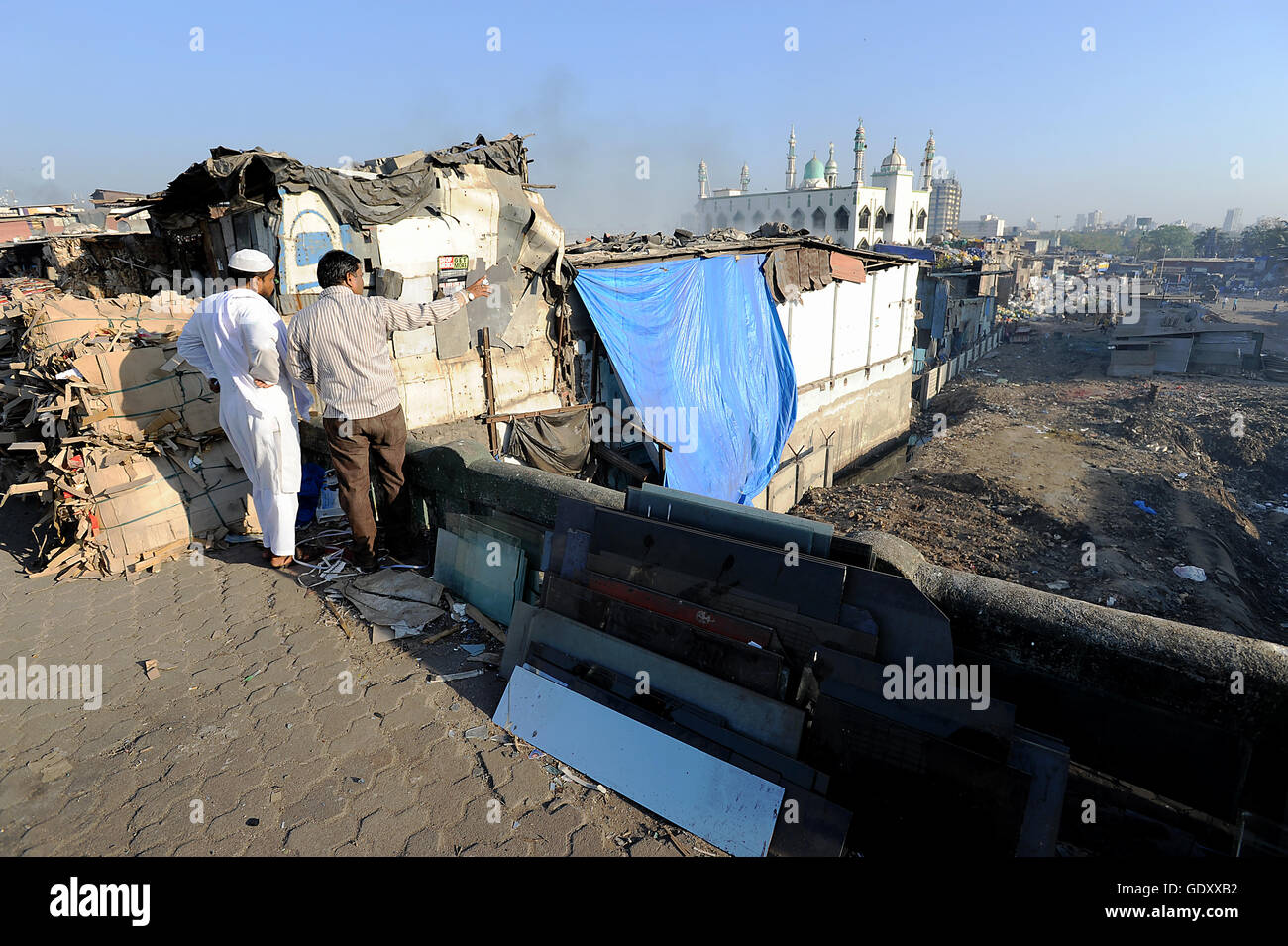 Dharavi houses hi-res stock photography and images - Alamy