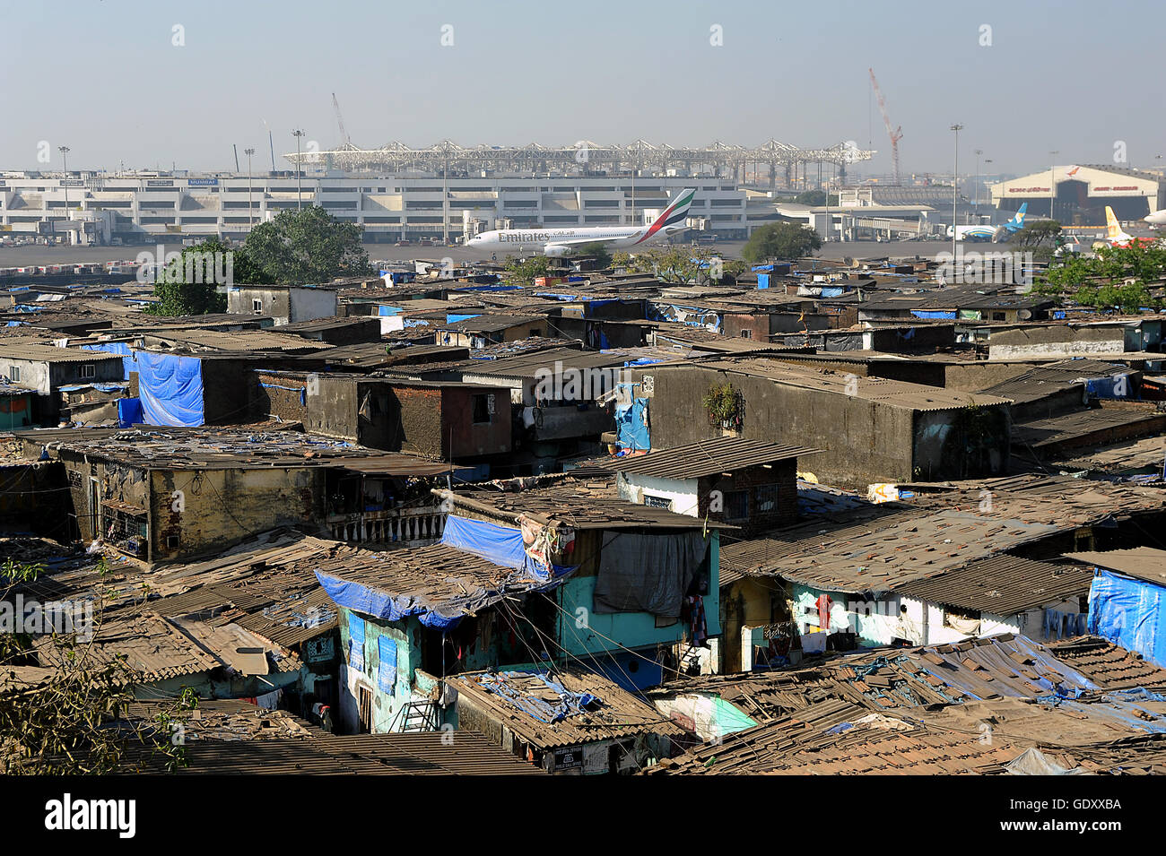 INDIA. Mumbai. 2011. Jari Mari slum Stock Photo - Alamy
