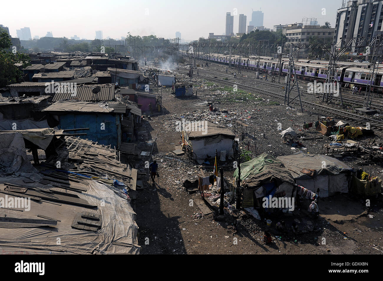 Dharavi Mumbai Building Stock Photos & Dharavi Mumbai Building Stock ...