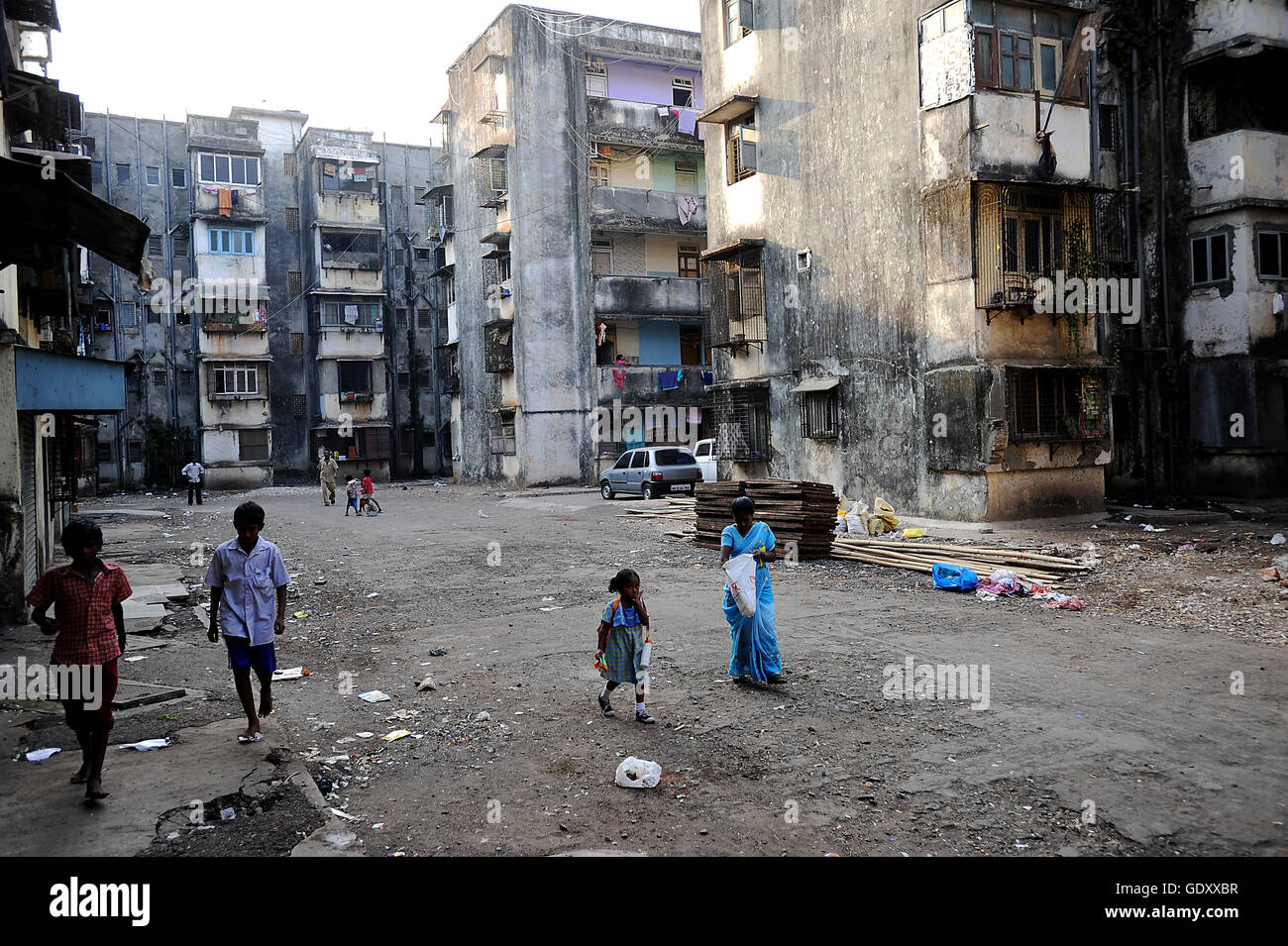INDIA. Mumbai. 2011. Street scene in Dharavi Stock Photo - Alamy