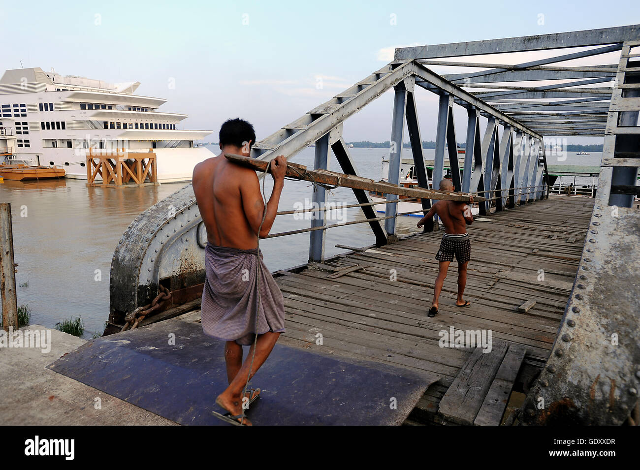 MYANMAR. Yangon. 2014. Botataung jetty Stock Photo - Alamy