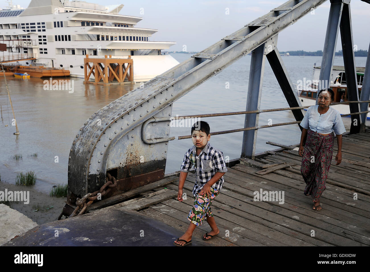 MYANMAR. Yangon. 2014. Botataung jetty Stock Photo - Alamy