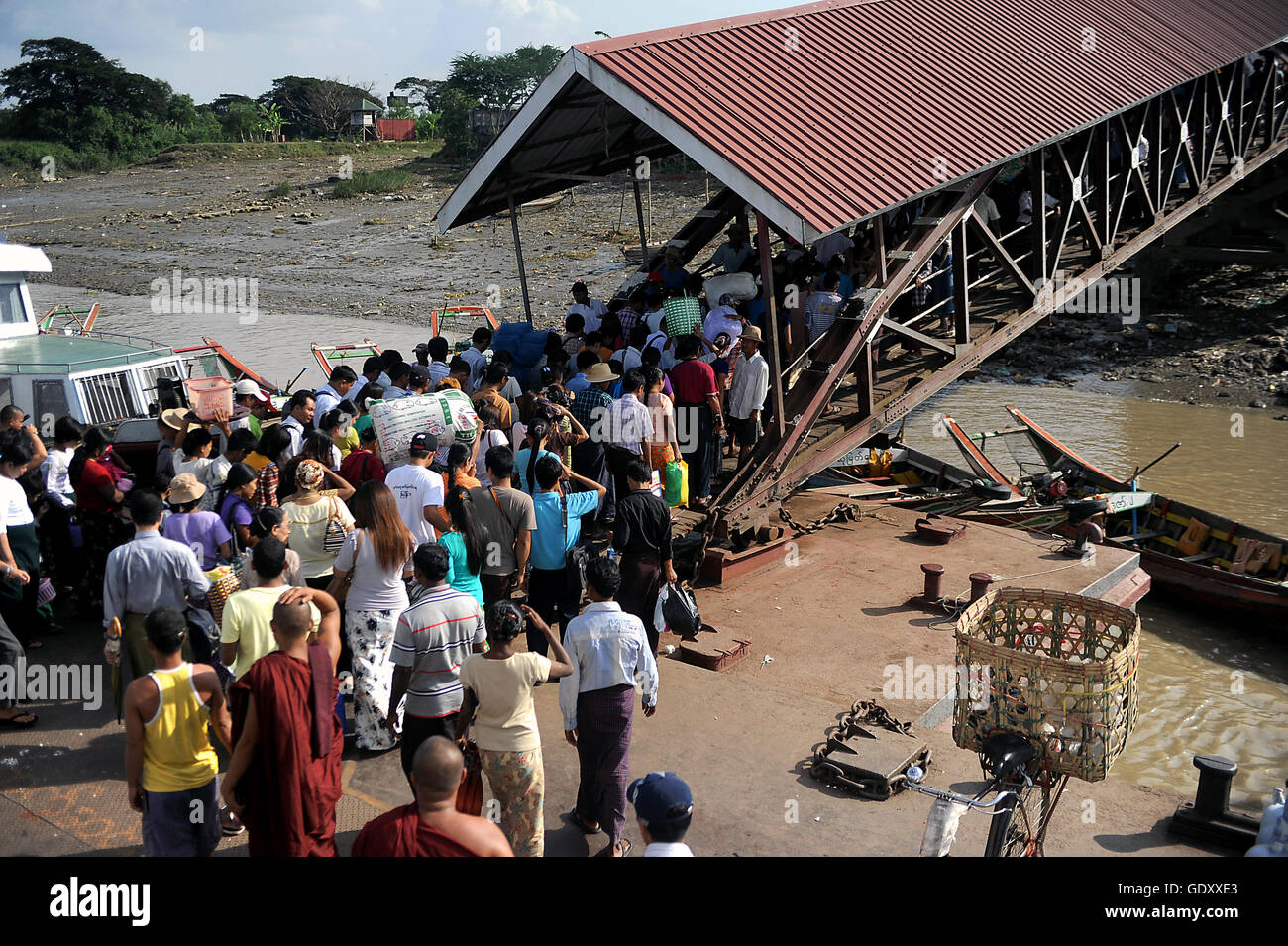 Dala myanmar hi-res stock photography and images - Alamy