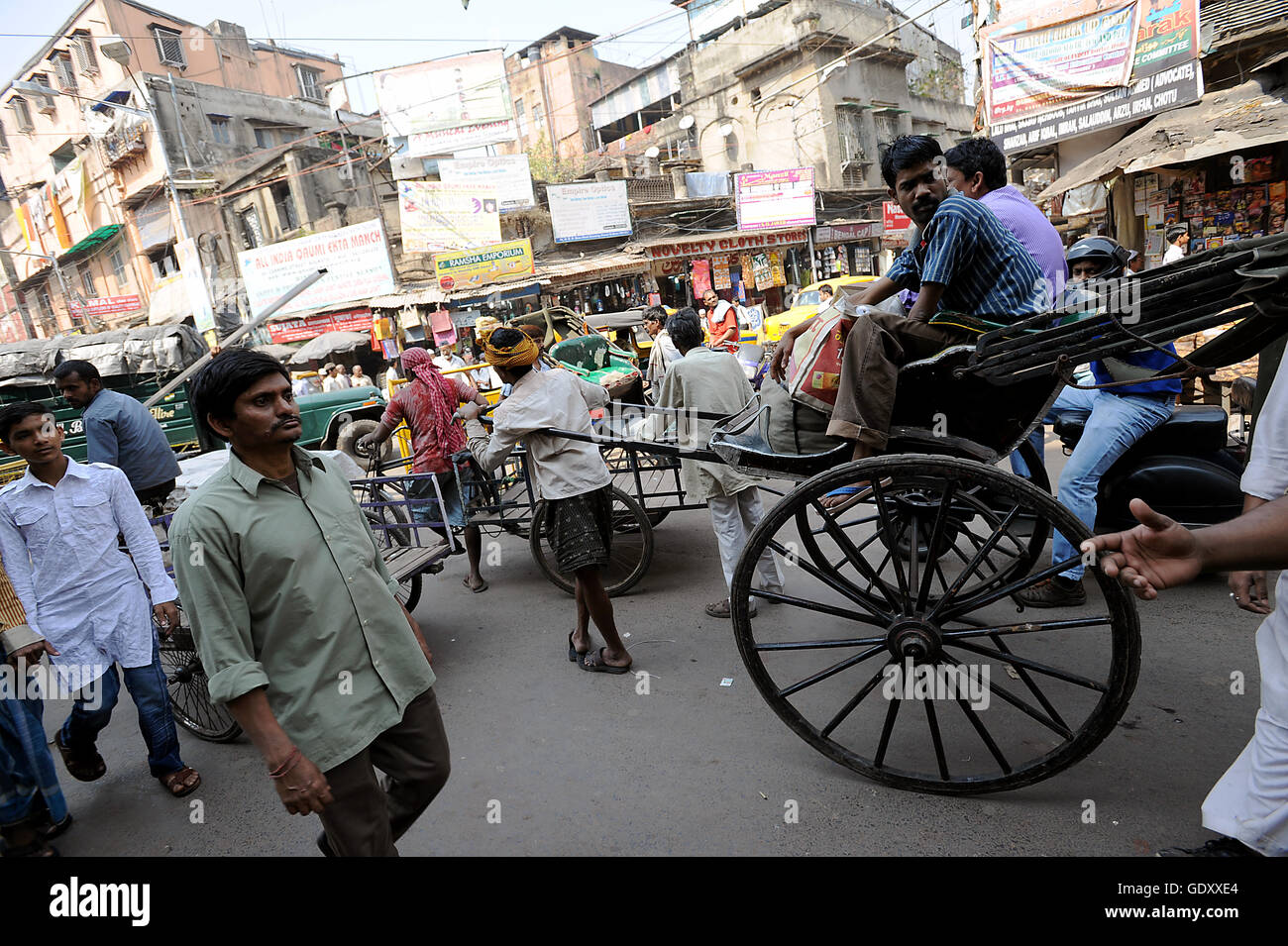 INDIA. Kolkata. 2011. Street scene Stock Photo - Alamy