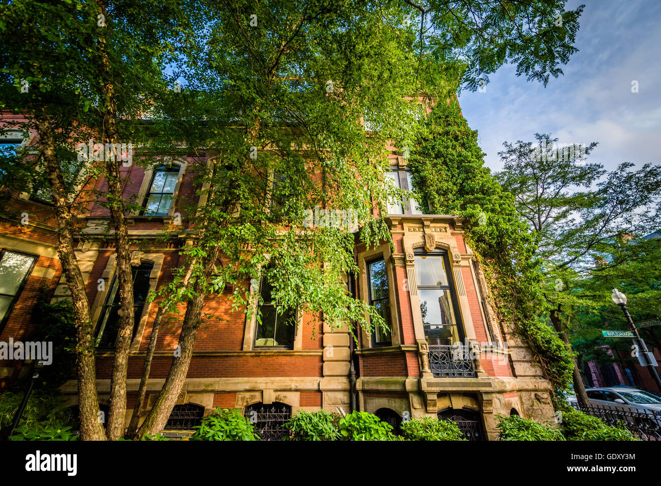 Brick rowhouses hi-res stock photography and images - Alamy