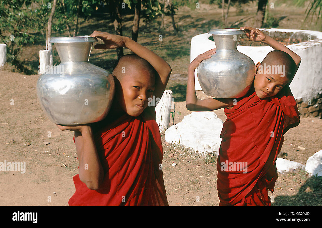 MYANMAR. Mrauk U. 2008. Two little monks Stock Photo - Alamy