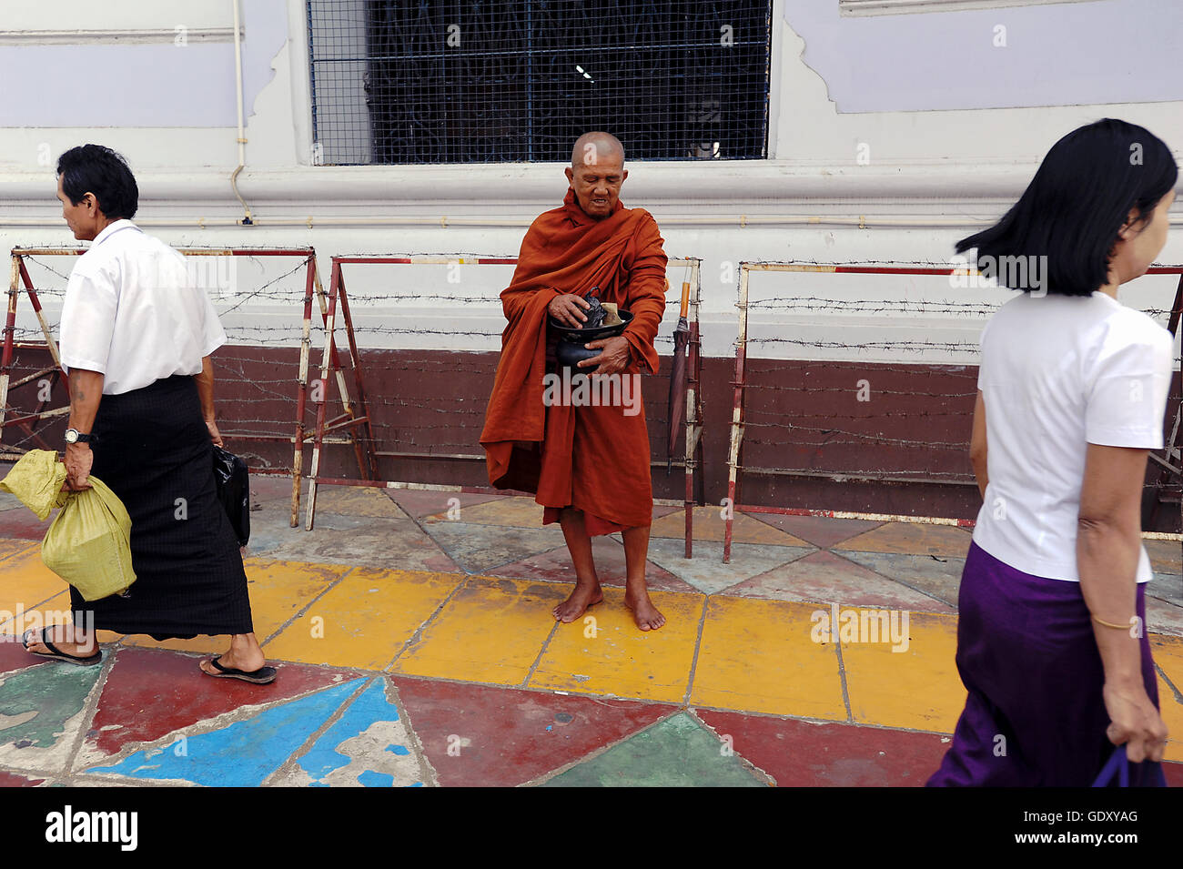 MYANMAR. Yangon. 2014. Buddhist monk Stock Photo - Alamy