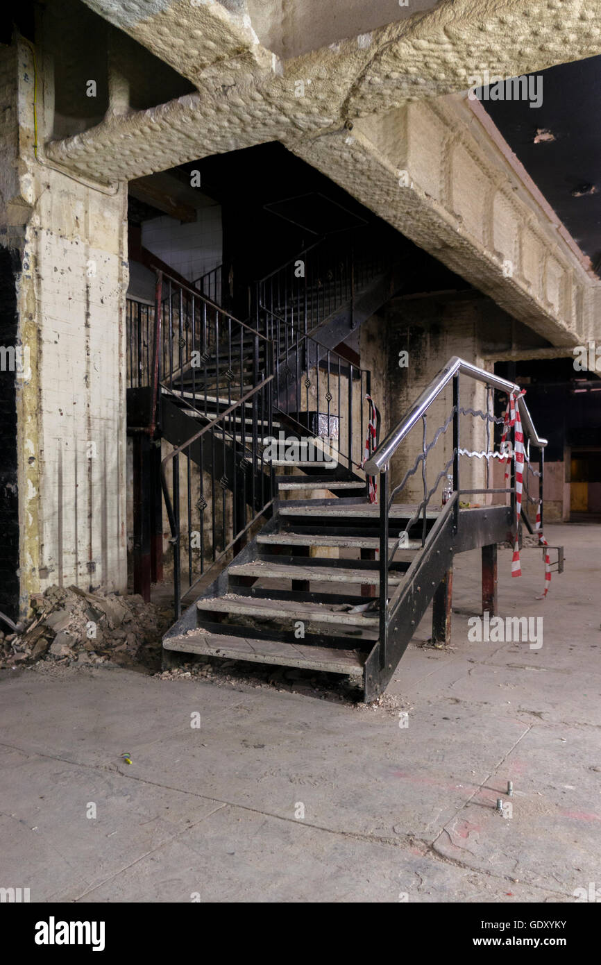 Abandoned warehouse hi-res stock photography and images - Alamy