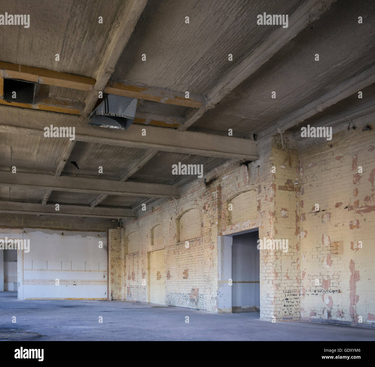 London abandoned warehouse hi-res stock photography and images - Alamy