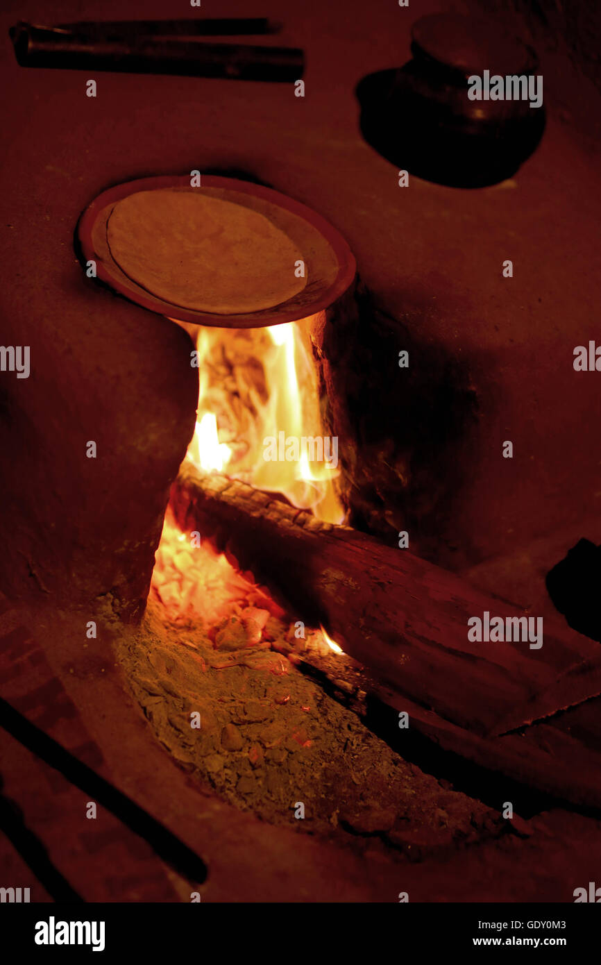 Indian woman cooking making roti hi-res stock photography and images ...