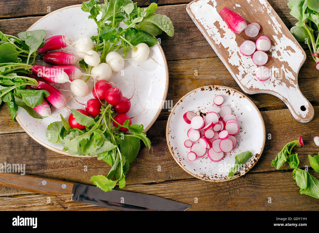 Bundle of organic radishes on a table. Top view Stock Photo - Alamy
