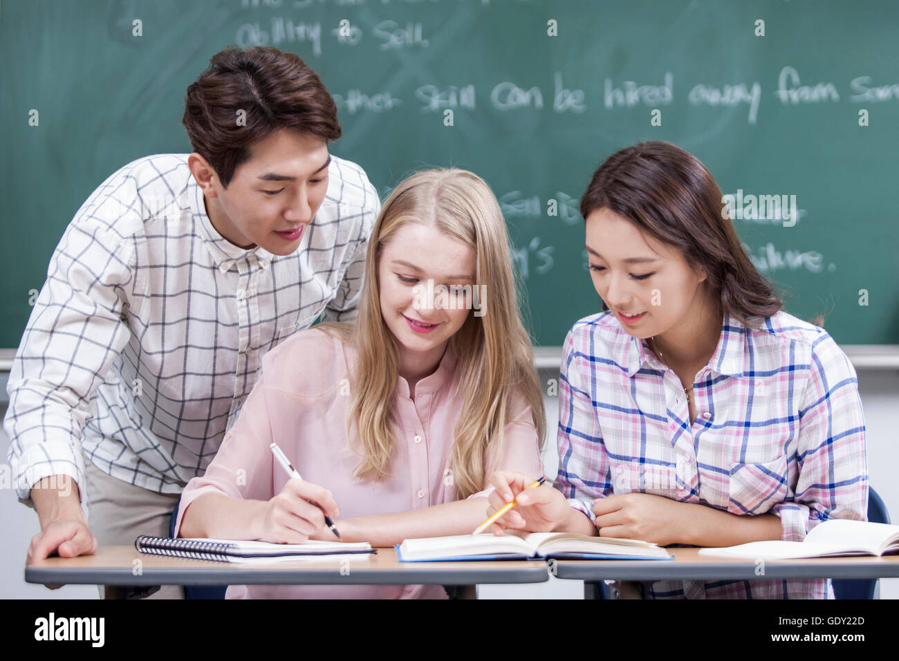 College students classroom hi-res stock photography and images - Alamy