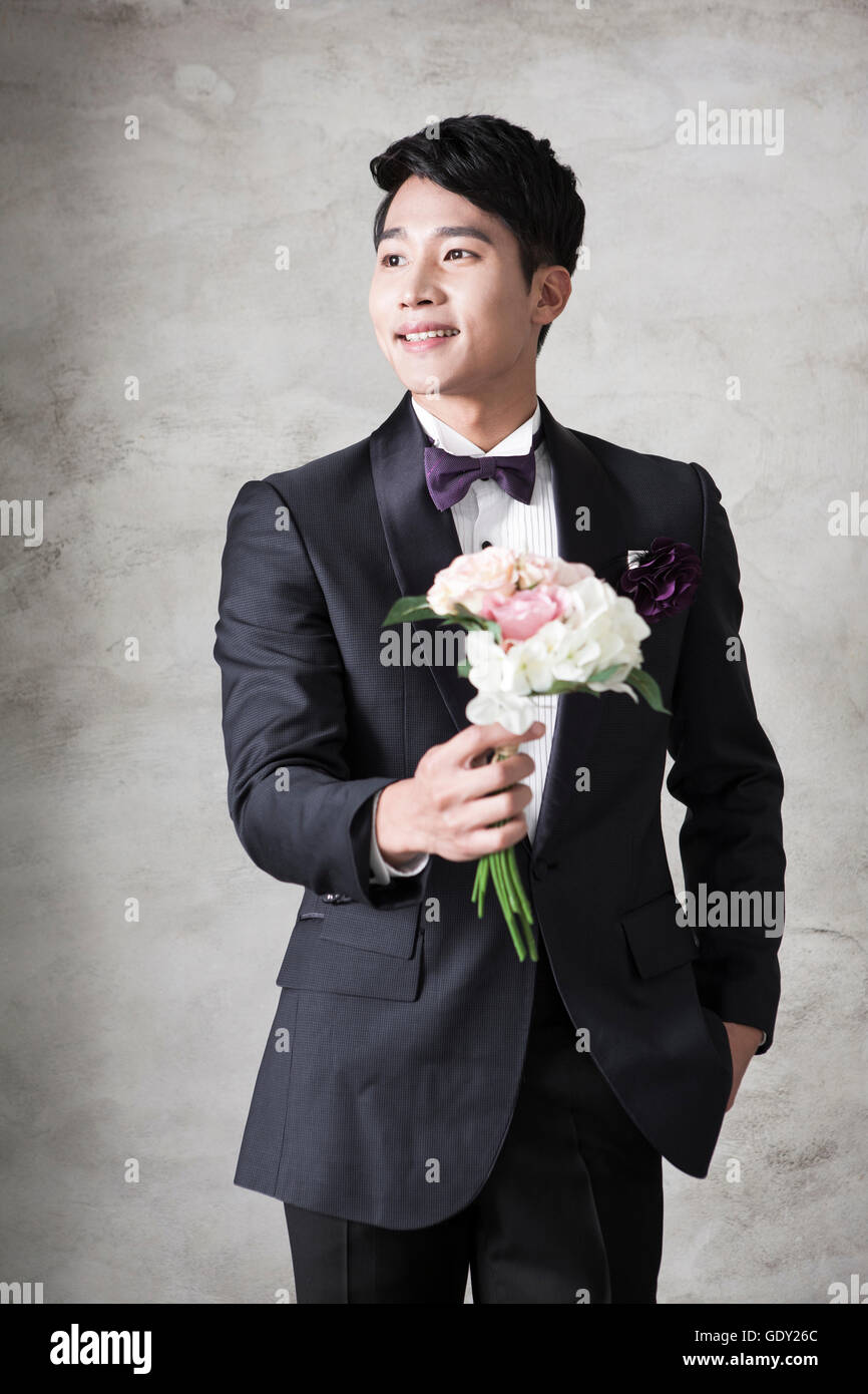 Man holding bunch hi-res stock photography and images - Alamy