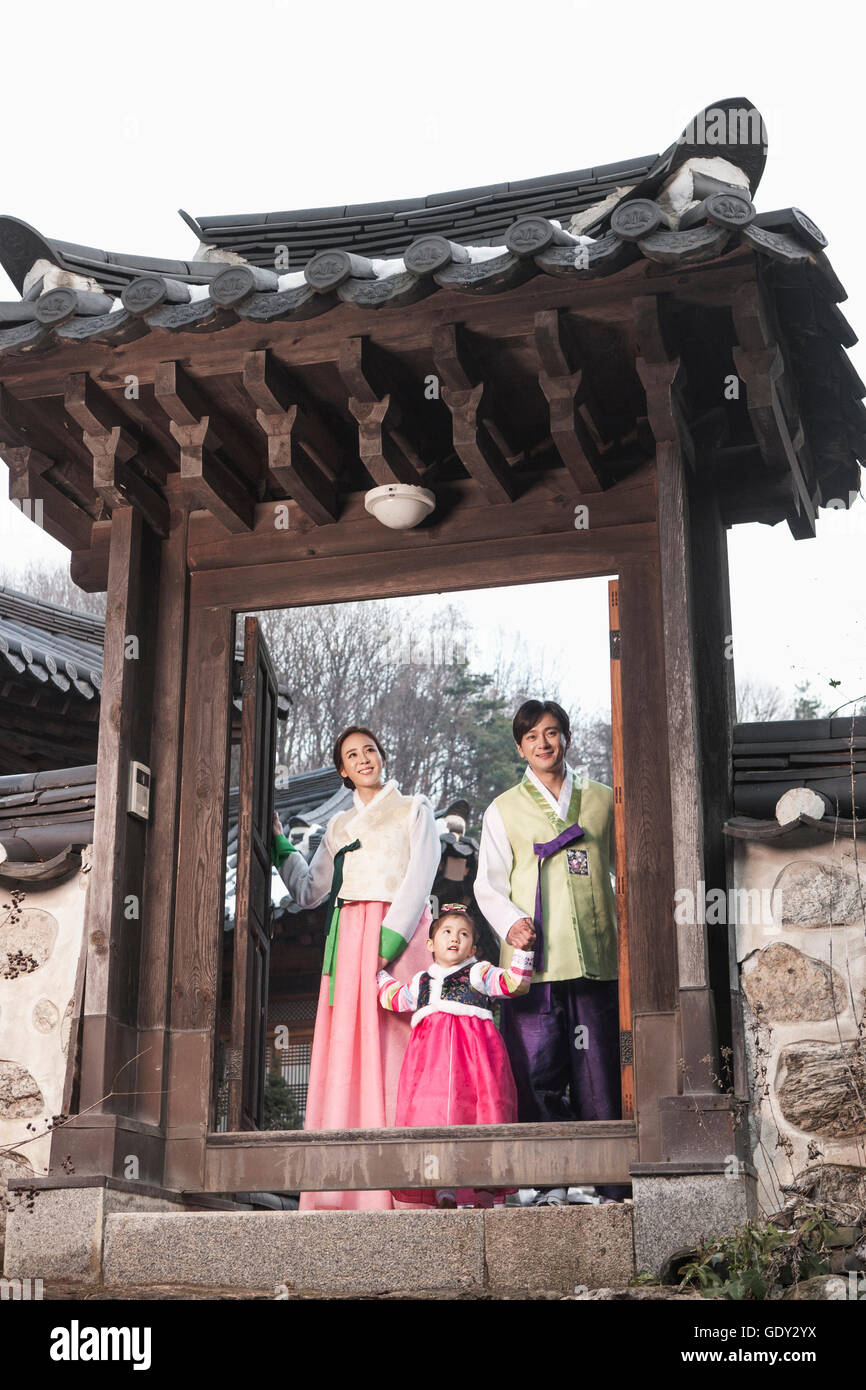 Korean traditional gate hi-res stock photography and images - Alamy