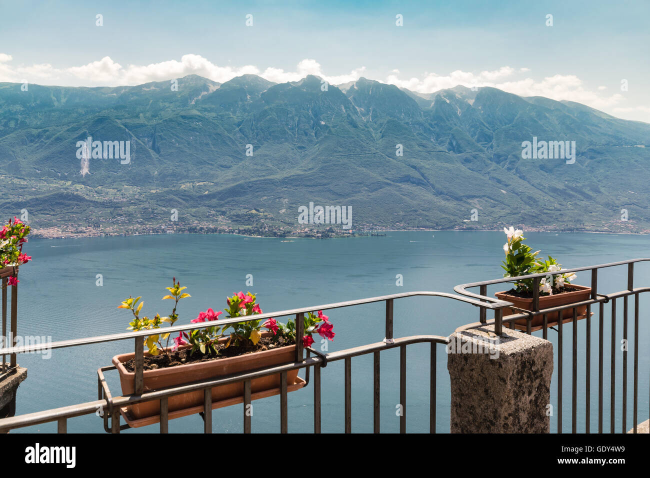 Overlooking lake hi-res stock photography and images - Alamy