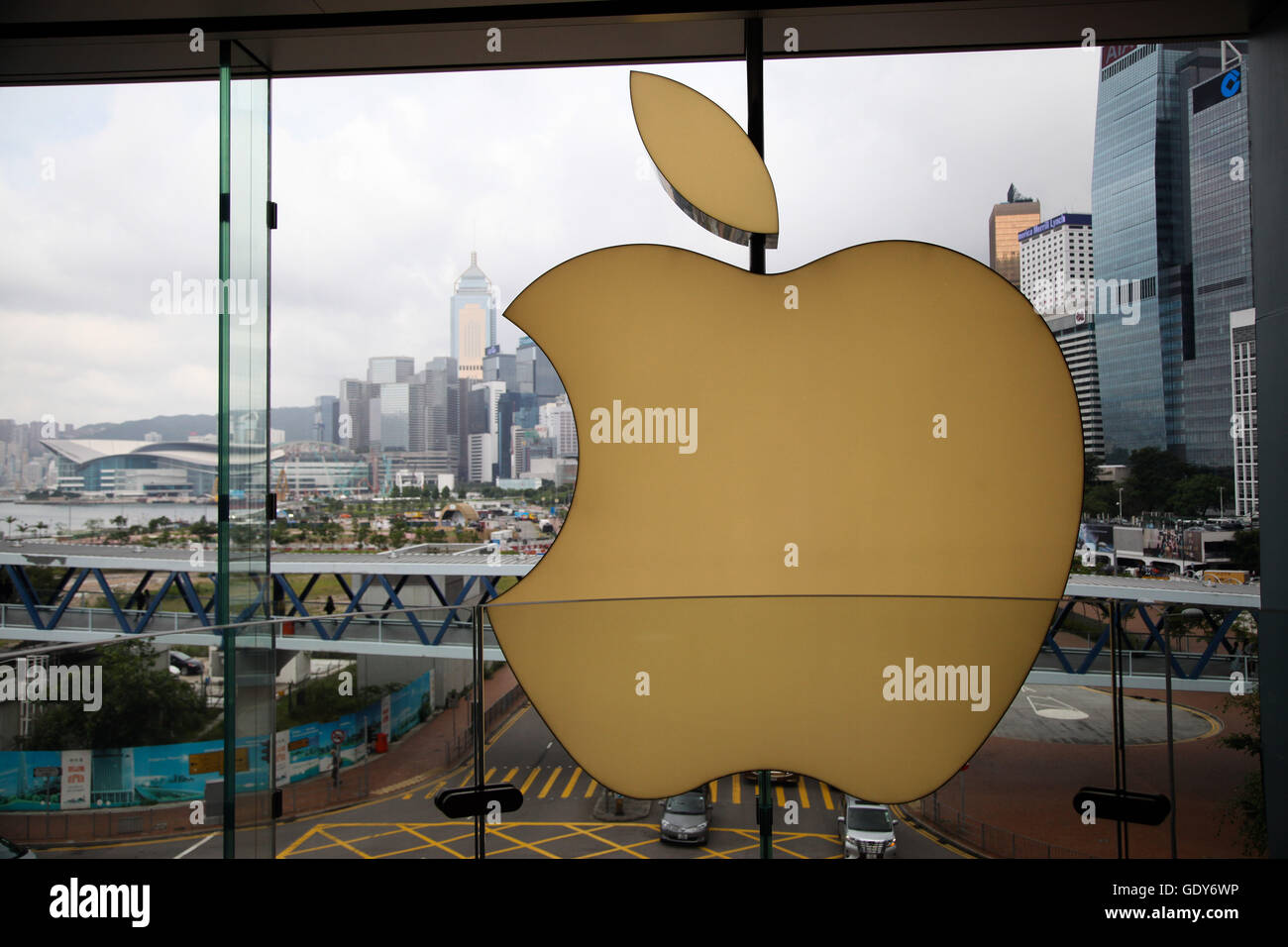 Apple store ifc centre hong kong hi-res stock photography and images ...