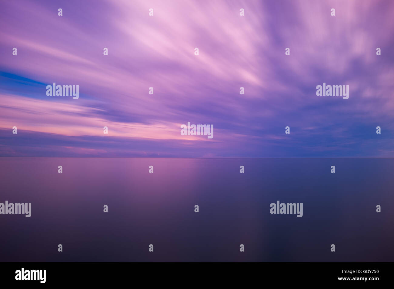Gradient of purple hues hi-res stock photography and images - Alamy