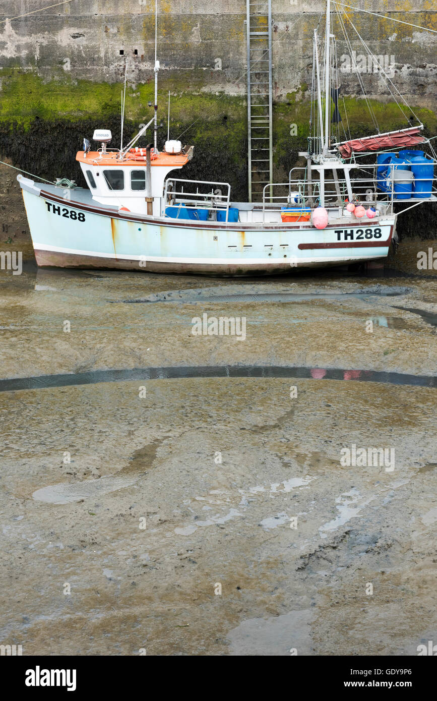 Padstow docks hi-res stock photography and images - Alamy