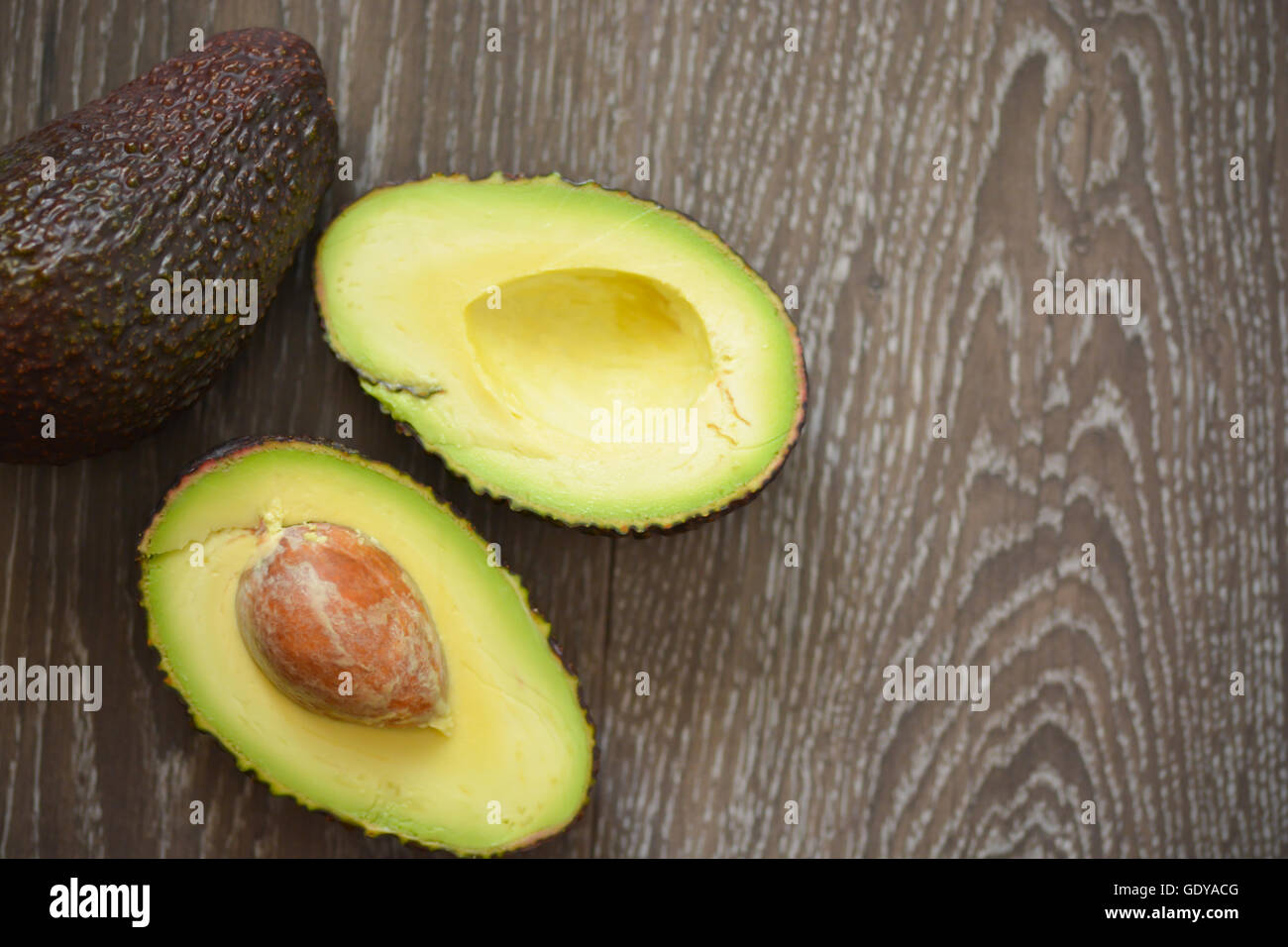 Fresh avocado fruit cross section Stock Photo - Alamy