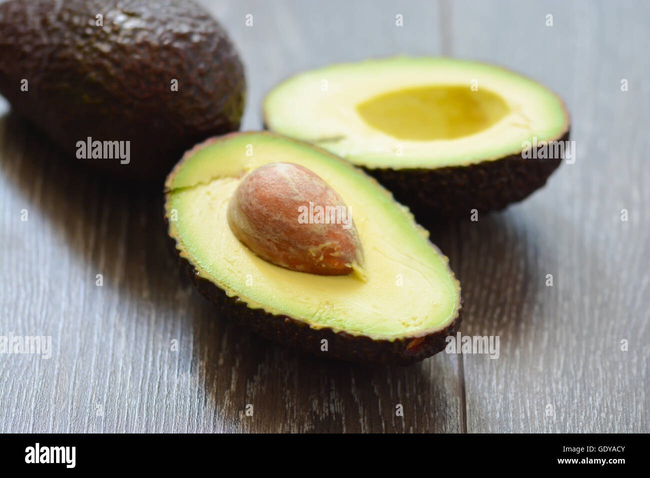 Avocado cross section hi-res stock photography and images - Alamy