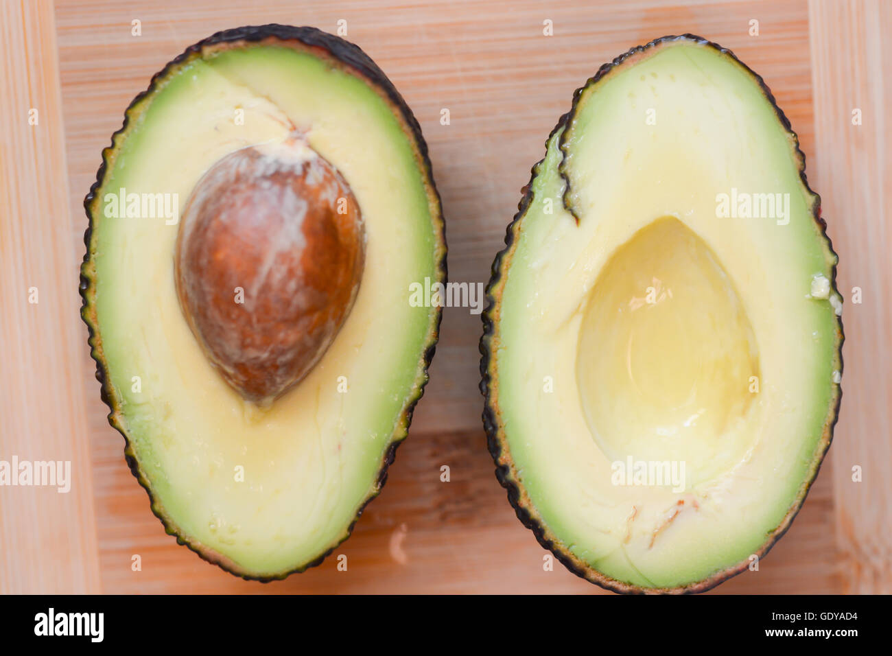 Avocado cross section hi-res stock photography and images - Alamy