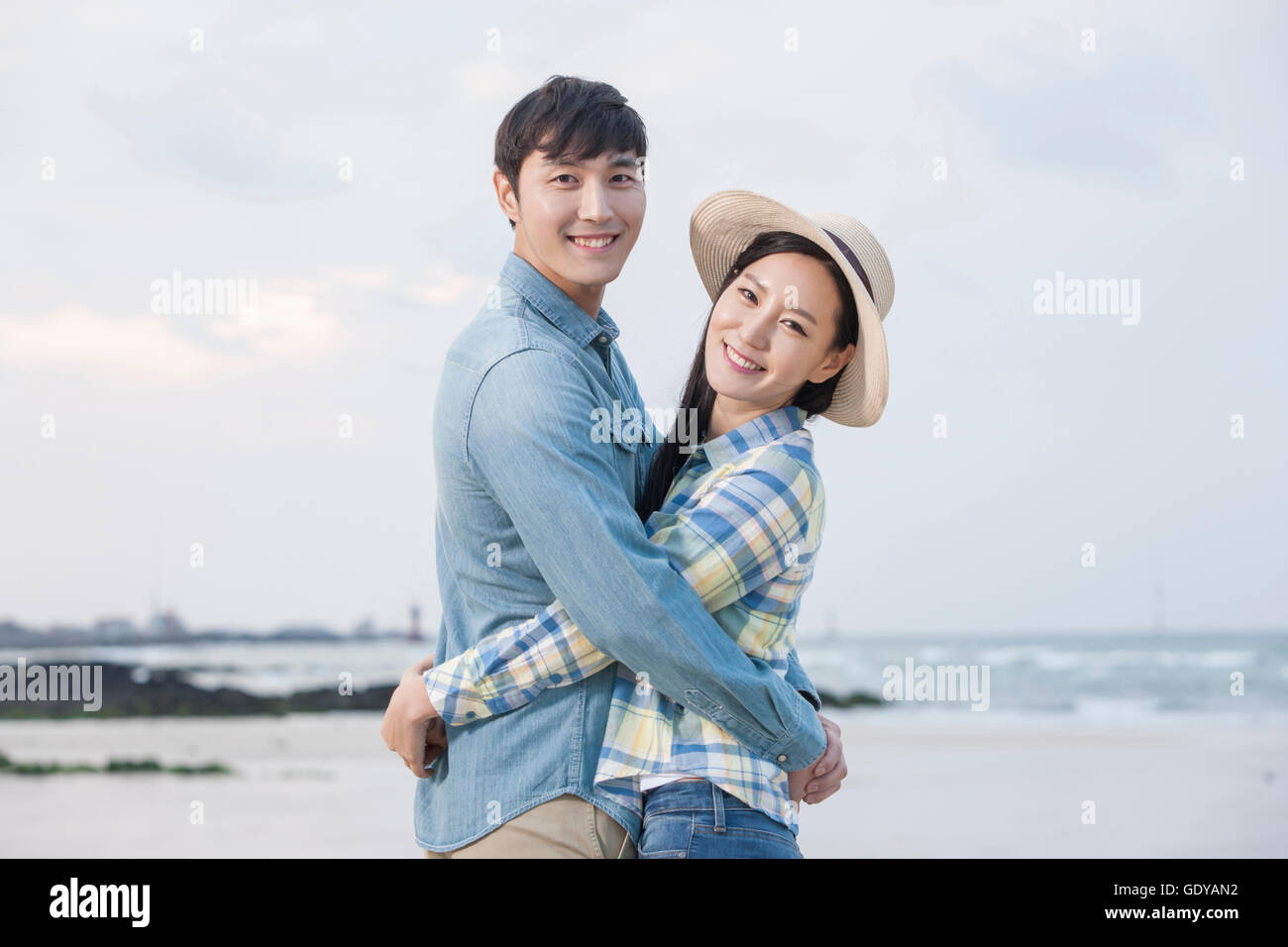 Young couple hugging front hi-res stock photography and images - Alamy