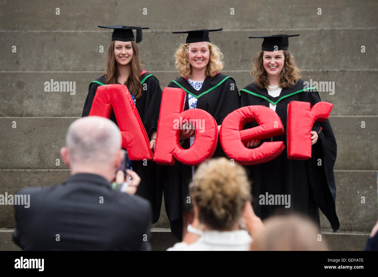 Graduate graduation graduating graduand hi-res stock photography and ...