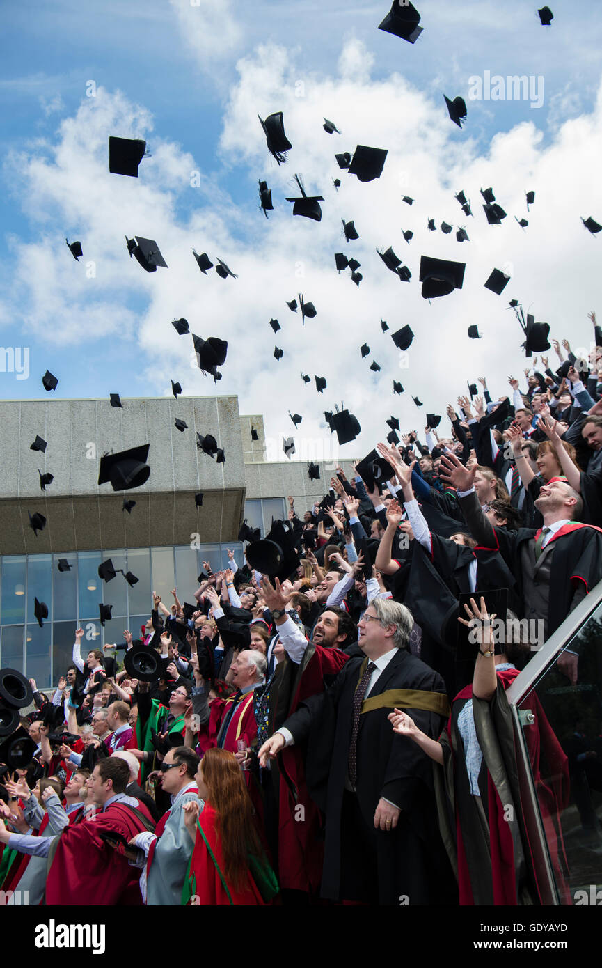 Uk graduates throwing caps hi-res stock photography and images - Alamy