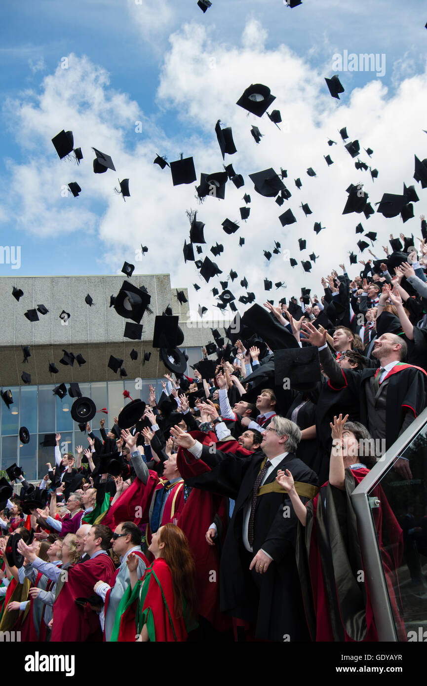 Graduate graduation graduating graduand hi-res stock photography and ...