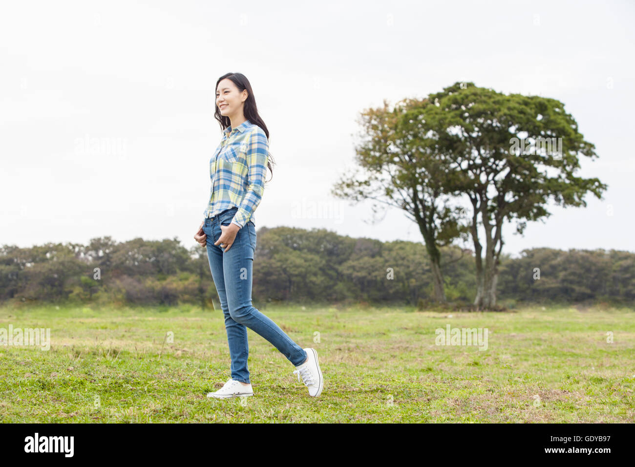 Woman walking on the hi-res stock photography and images - Alamy
