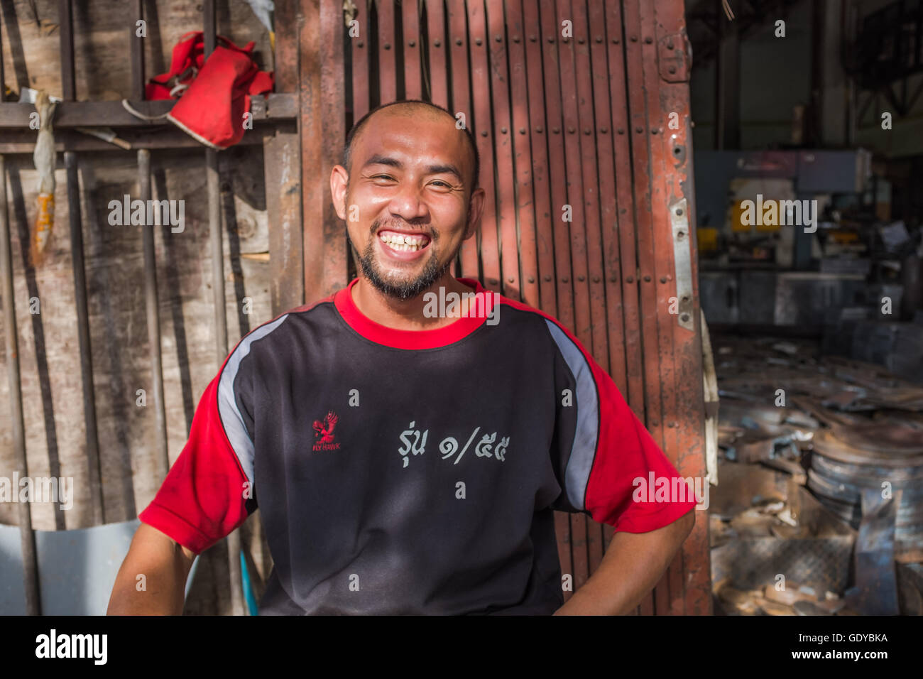 Smiling thai hi-res stock photography and images - Alamy