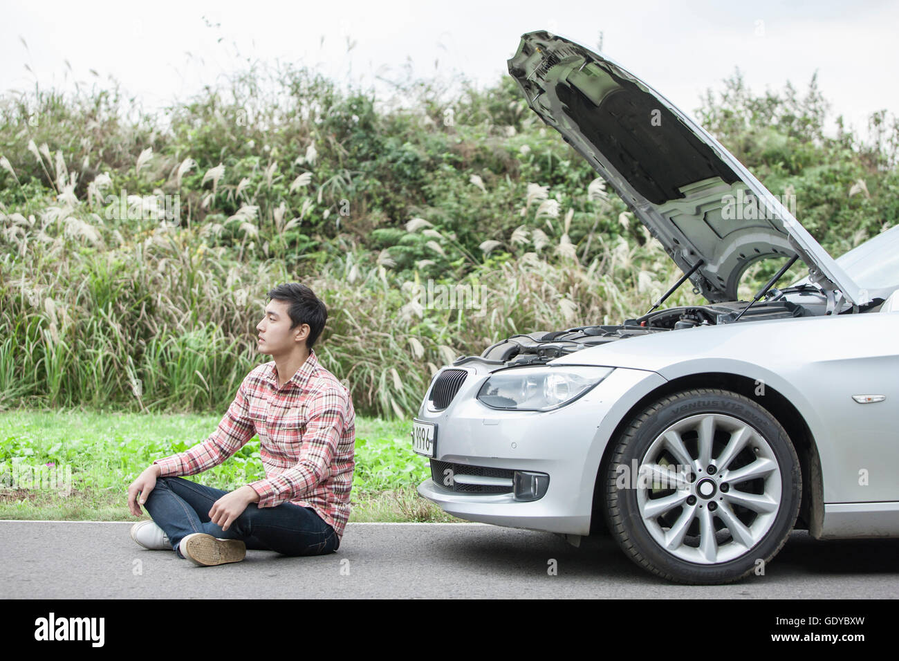Man broken down car hi-res stock photography and images - Alamy
